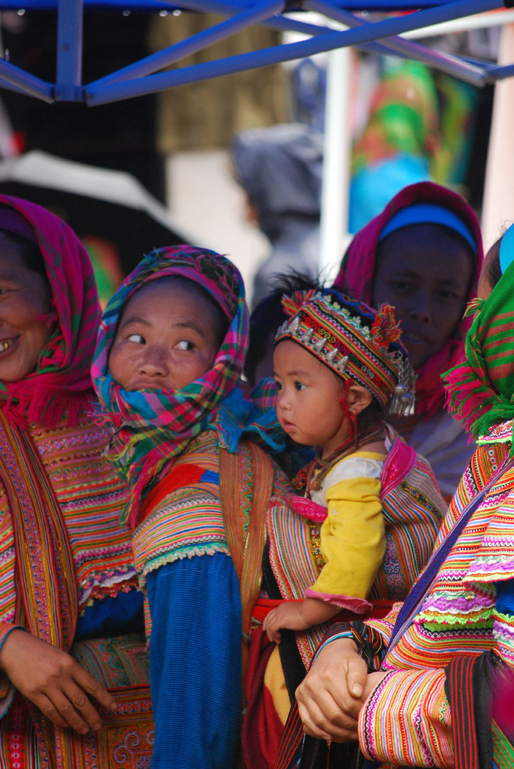 Hmong dress | World Quilts: The Amish Story